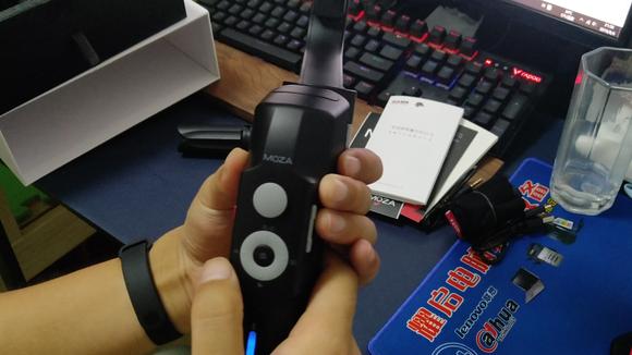 可折叠智能手机稳定器”鸡头“魔爪MOZA-mini-s简单开箱展示