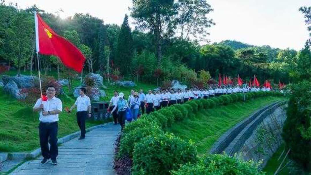 实拍:广西大新农商行赴桂林全州开展红色之旅