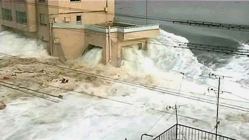 日本超级海啸爆发,海浪从大海涌入城市,整座城市瞬间被淹没!