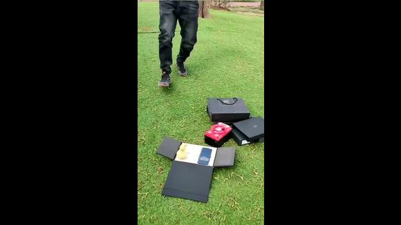 自黑产品。 自嗨一下, 反正你也看不上! 它看不上你!