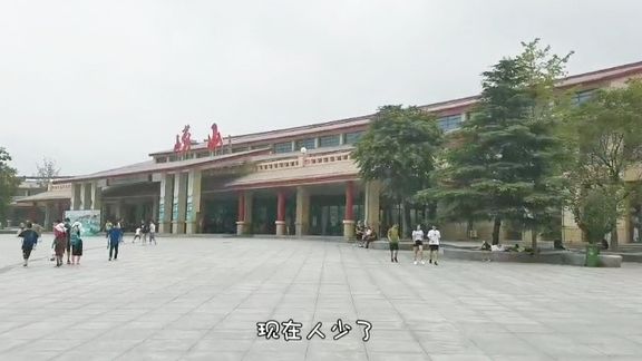 小厽游青岛,同伴在崂山景区把钱包掉了,幸好有热心的工作人员