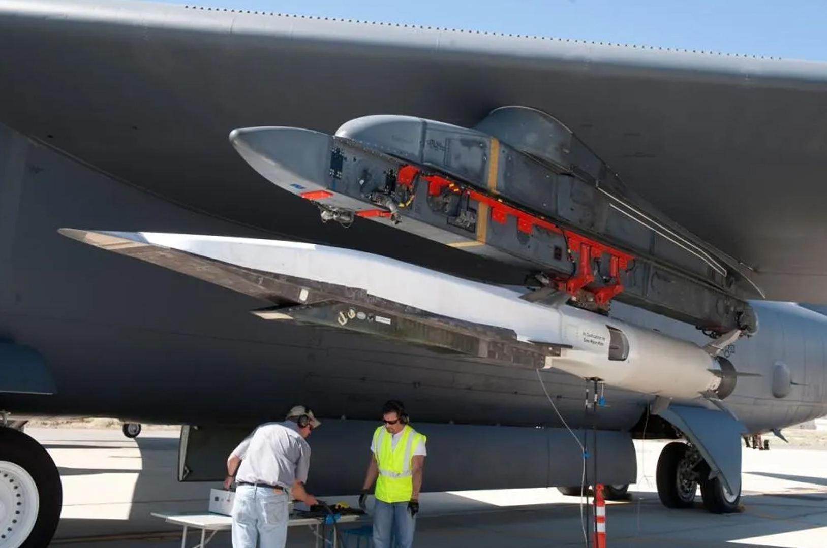 第四次总算成功了,美超音速导弹成功试射,原理与中国武器类似?