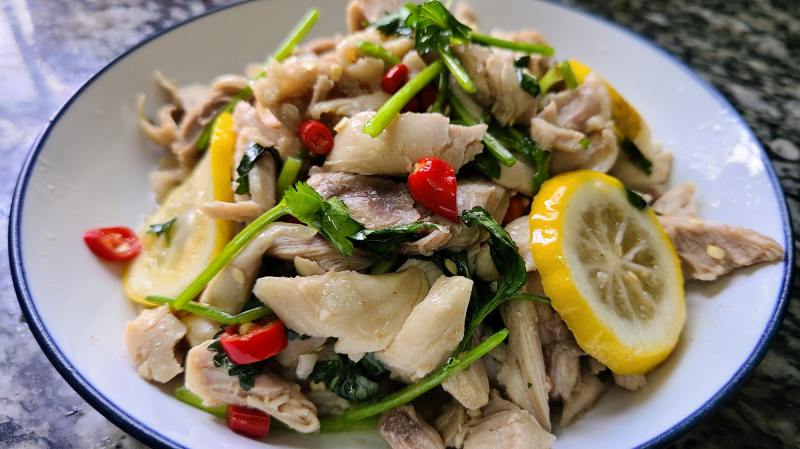 柠檬鸡腿的做法,酸辣开胃的一道家常菜,简单美味,值得一吃