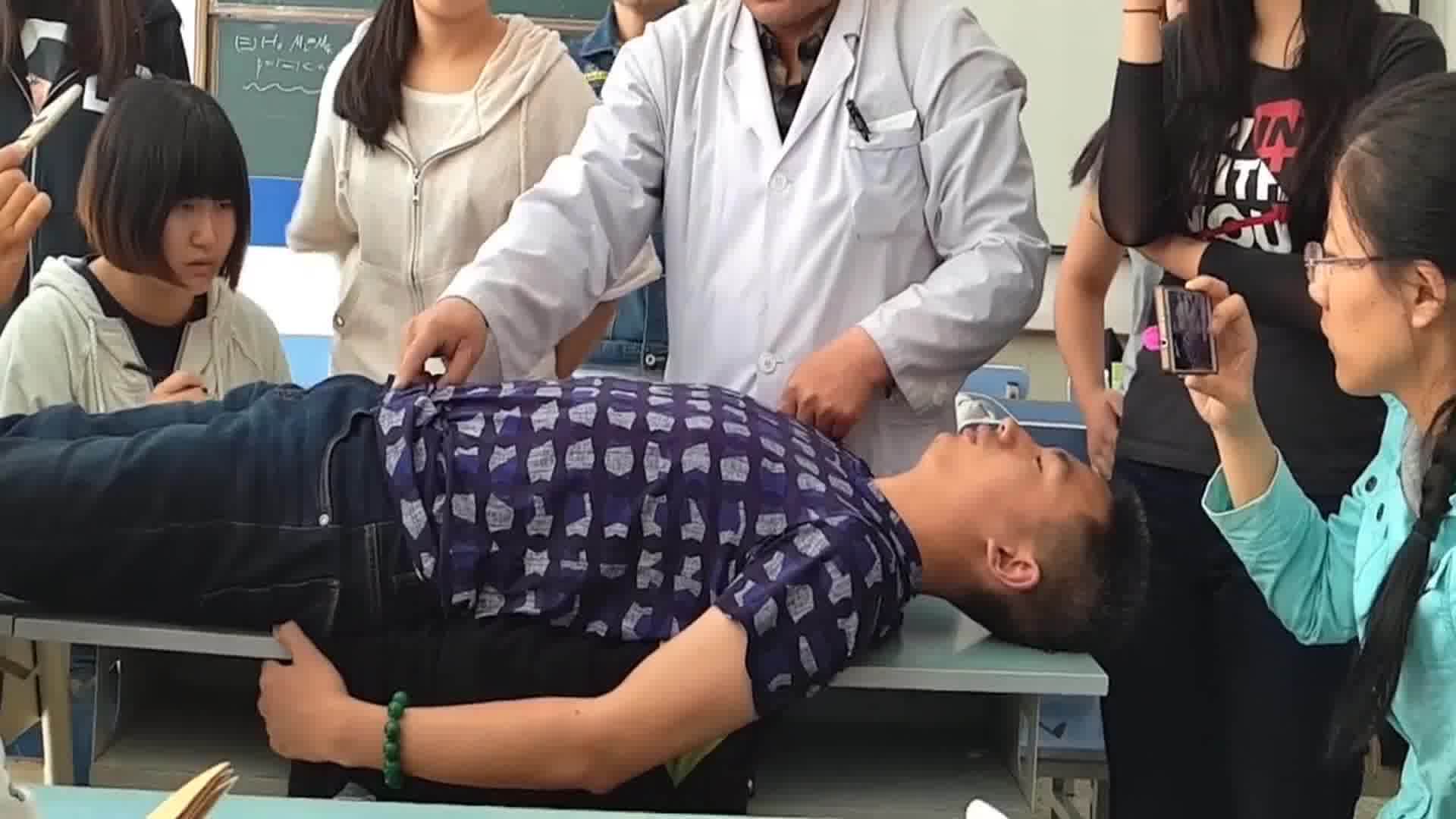 在给顾客进行腹部穴位推拿的时候,有哪些要领被我们忘掉了?