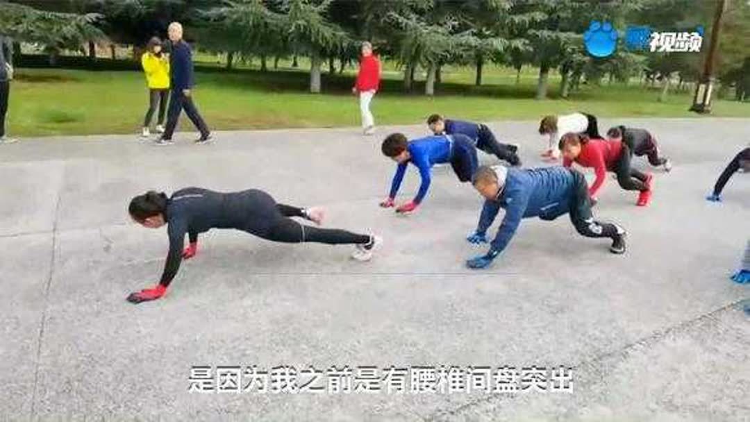 啥操作?女子学动物爬行治好腰间盘:我带的30多个人腰间盘都好了