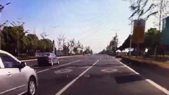 开车一定要装行车记录仪,要不真的有理说不清了!【来自懂车帝车友圈】