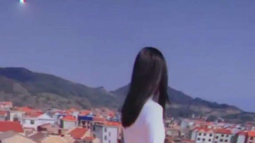 打开微信电话通讯录,却找不到一个聊得来的人。于是又默默的打开了...