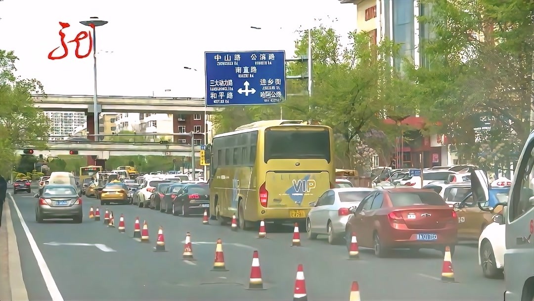 【我为群众办实事】缓解道路拥堵 左转加直行