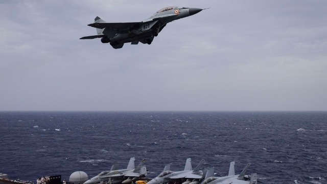 印度主动请缨,12枚导弹全部打偏,美少将:下次别来了!