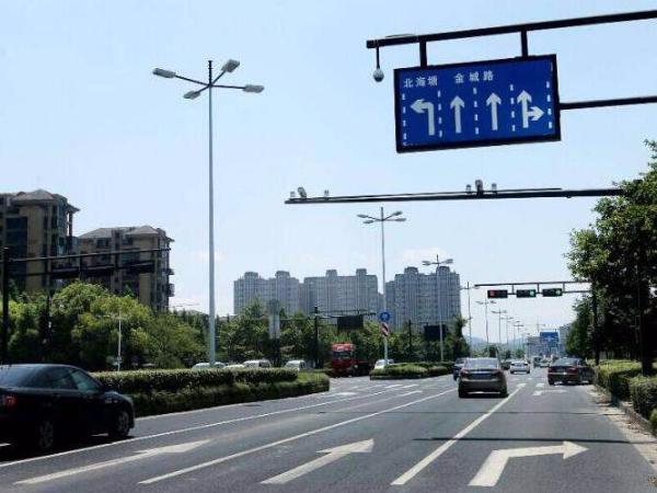 交警告诉你道路标线和标志牌不一致时怎么办?别因无知被罚款!