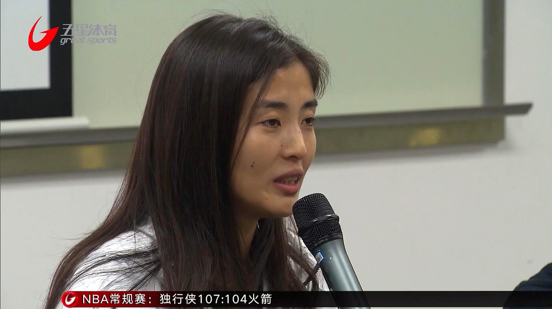 上海农商银行女足队员参加“青年金才”培训交流会