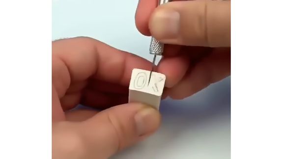 一个橡皮就可以做出一个印章,以后不用去印章店订制了