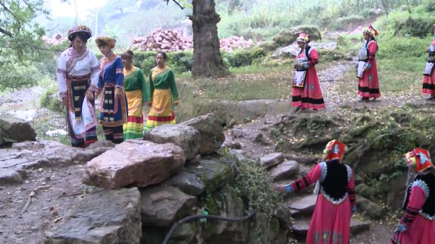 唱歌时彝家人谈情说爱最家的表达 在没有现代通信设备的过去