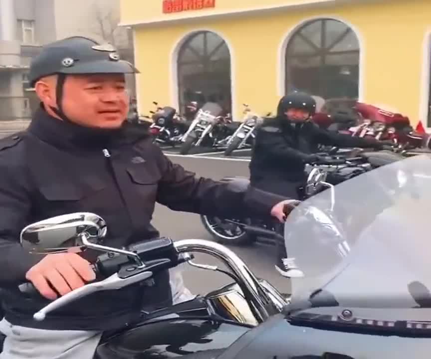 大哥:我这摩托车,购置附加税2万!豪横