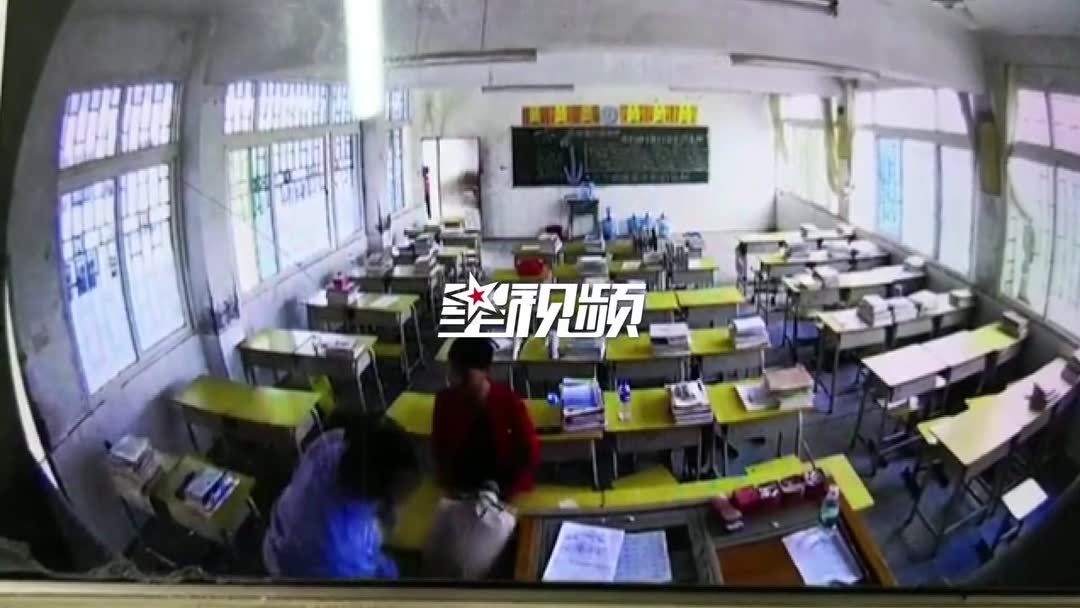 丧心病狂!女老师教室内被陌生男子殴打,连续暴捶十几拳