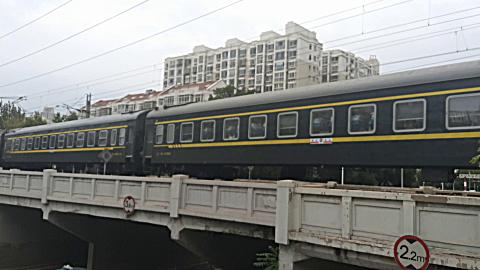 K215次列车通过天津新开路地道(2018.9.15)