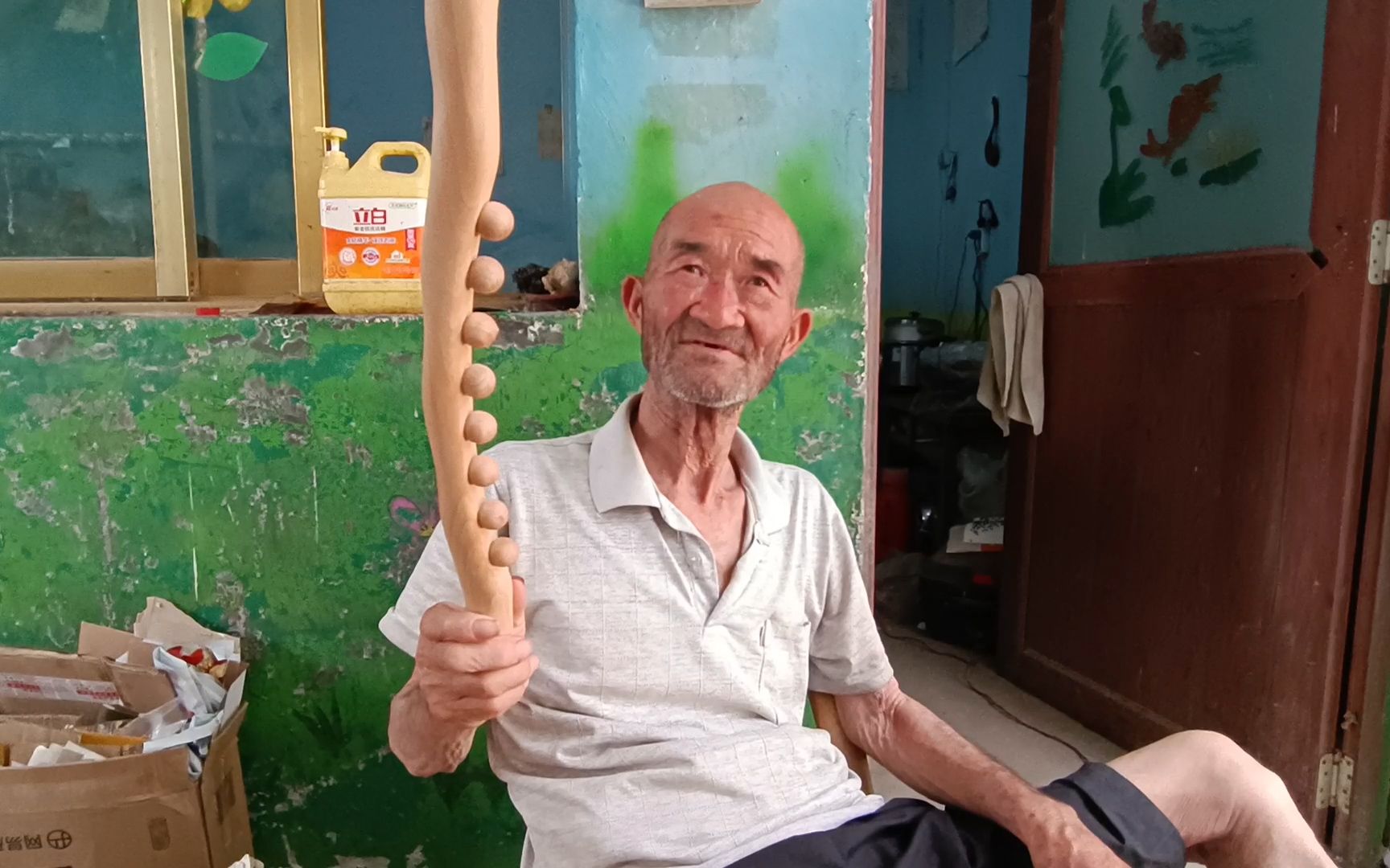 给十爷拿个新奇玩意儿“擀筋棒”,他能猜到用途吗?
