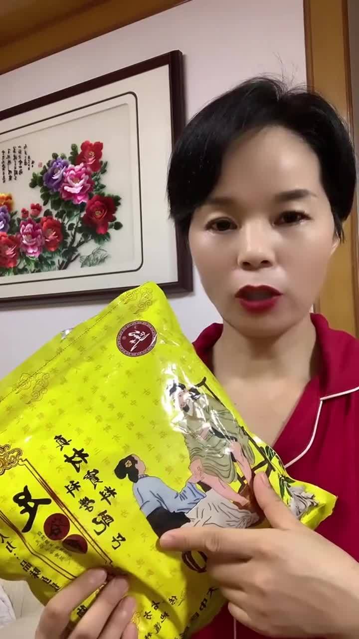 艾草泡脚包直接冲泡,不用熬煮,睡前泡一泡特别舒服,全家人都可以泡一泡