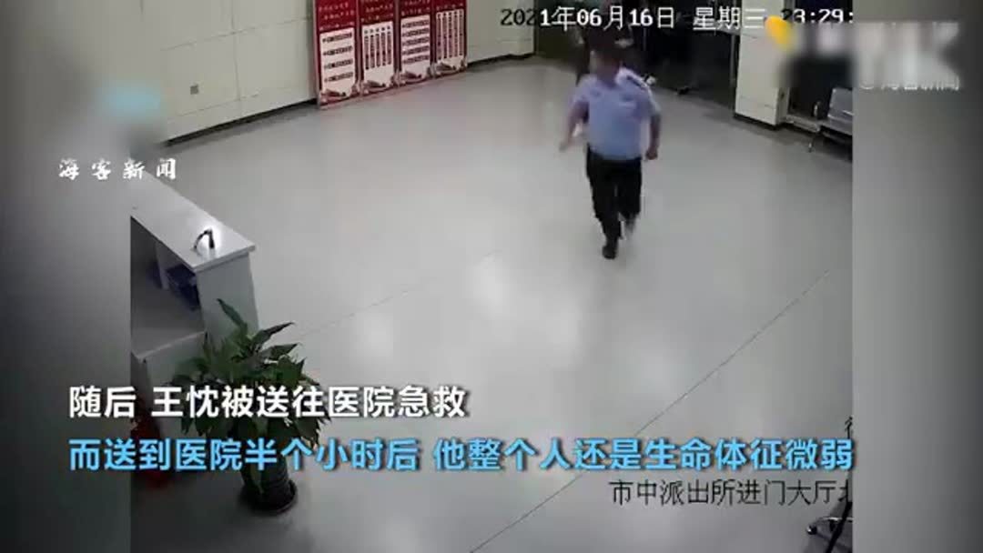 民警高强度工作后晕倒抢救一夜才救回视频记录其一天15小时工作