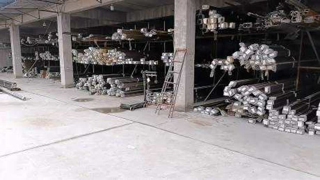 去买铝材又涨价了,一趟一个价格,这生意