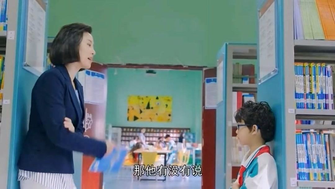 楠楠要皓宇写检讨书。皓宇告诉妈妈为啥要去开校车玩。原来是?