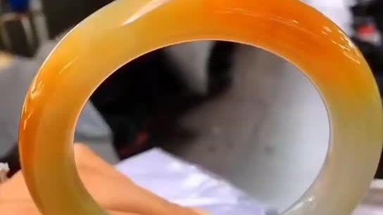 给你们个参照图ߘ�黄翡手镯!