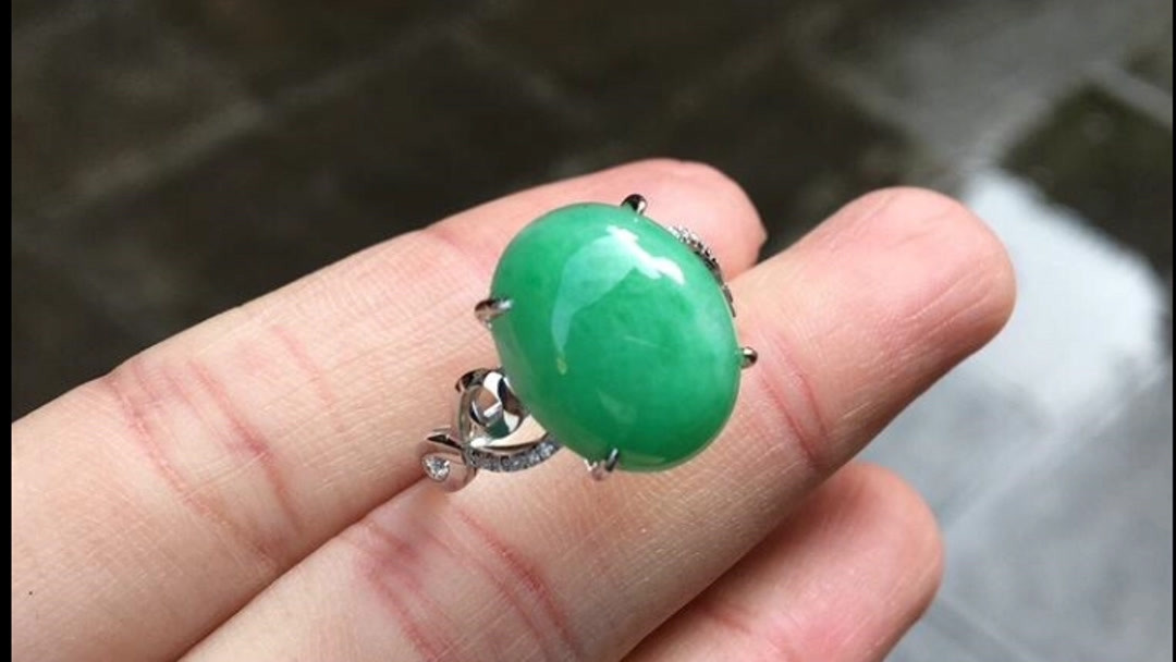 翡翠戒指包镶款式,翡翠戒指大了怎么带,糯冰种翡翠值得收藏吗