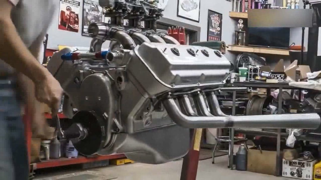 国外牛人5分钟修好一台老旧的发动机,维修过程简直赏心悦目!