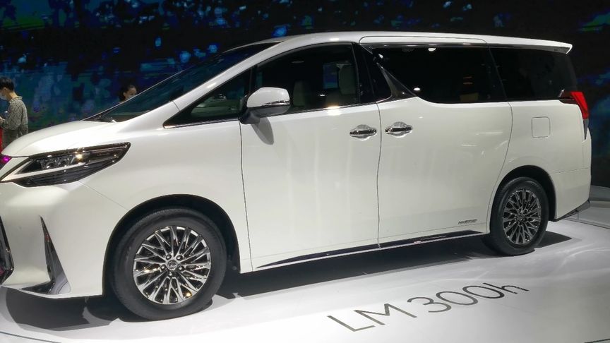 2020广州车展车模不用加价的埃尔法不香吗