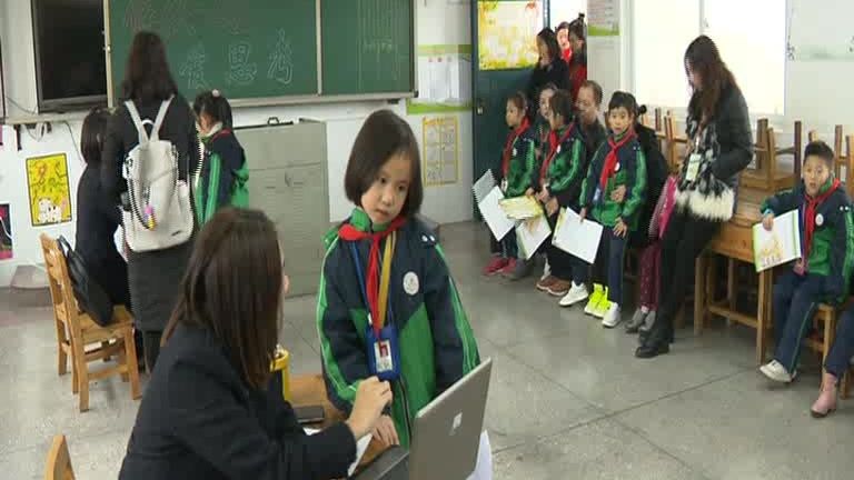 不一样的期中考:超市里考数学 故事里考语文