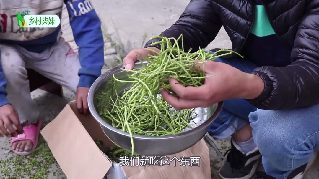 核桃花不但能吃还能治病?农村小伙教你如何吃才香