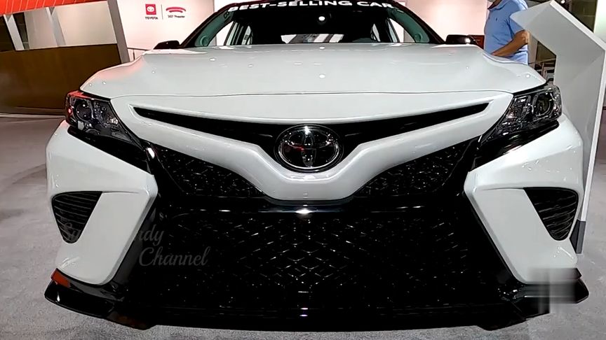 2022款丰田凯美瑞