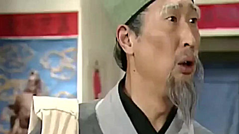 《武林外传》算命先生想要逃跑,被白展堂拦下:你怀里的什么?