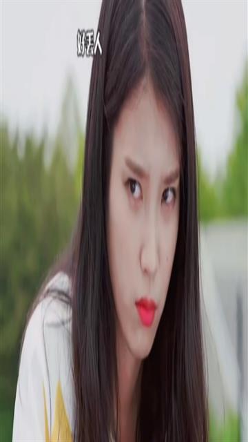 iu真是一个铁憨憨,连生气的小表情,都是那么的可爱!