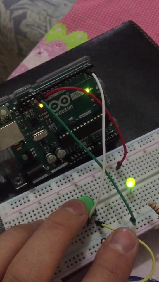 按键使用外部中断方式控制LED亮灭