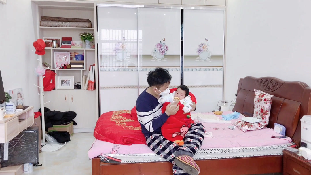 媳妇普通感冒在家,湖北20岁小伙给整个房子消毒,做好防护工作