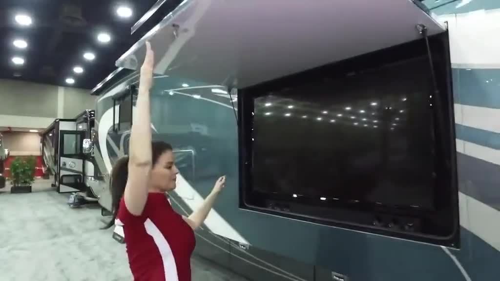 世界上的超大豪华房车,外部是车,内部就是一超级大别墅