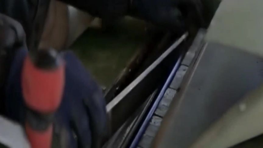 木工用实木制作了一张桌子,比家具城买的耐用几倍