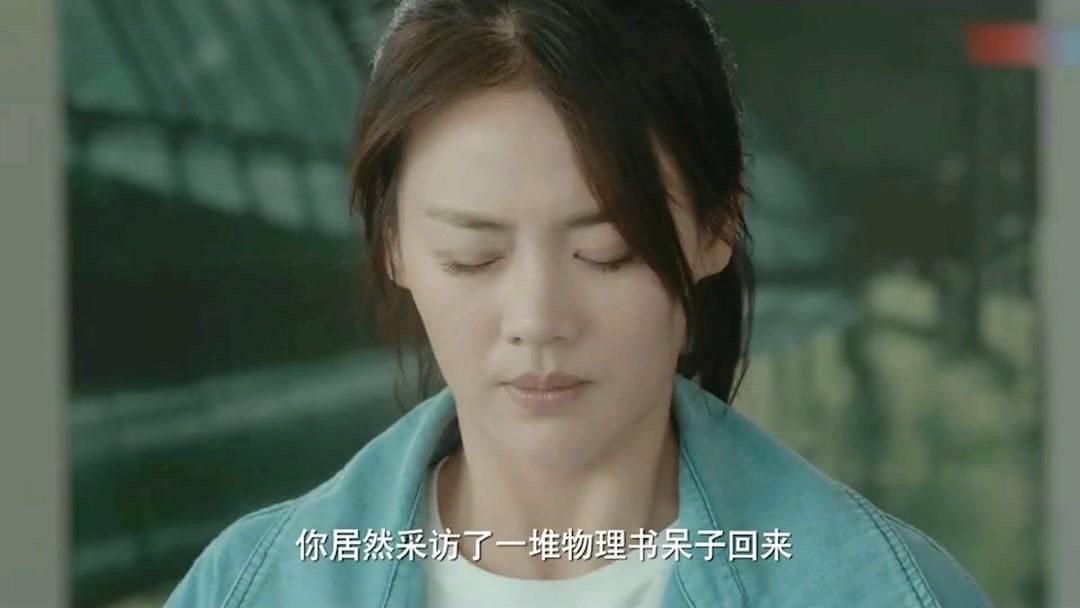 美女记者被主编安排去校园采访,没想到她竟然问学生们这种问题