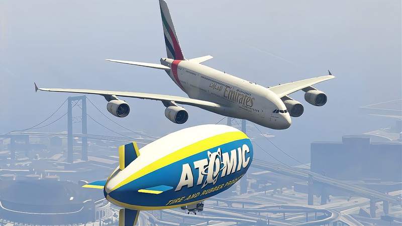 模拟飞行:空客A380飞机,与飞艇发生碰撞后迫降机场