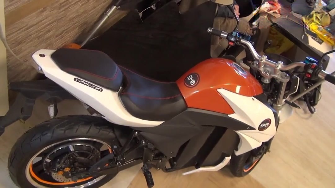 跨骑电动车,前后碟刹,感觉怎样?