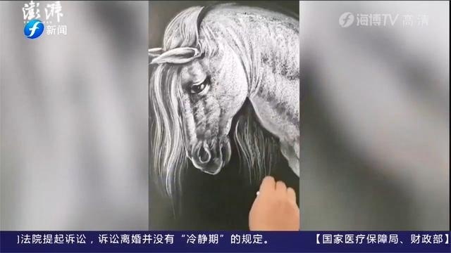 莆田:美术老师黑板粉笔画精细到毛发,网友直呼:舍不得擦!