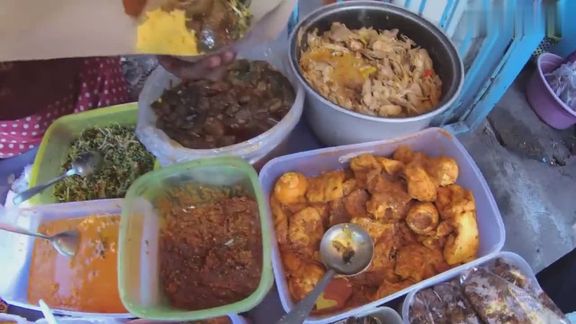 印尼人最喜欢的街头美食,堪比我们的盒饭,看着超有食欲!