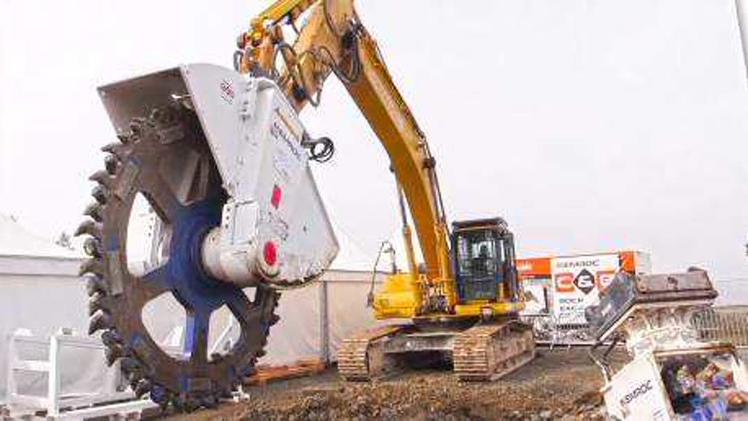 先进的工程机械设备一看就知道不简单,施工效率老板很满意