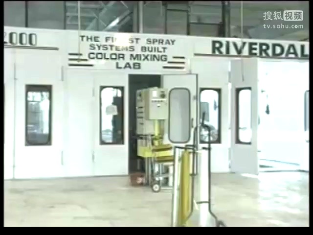 汽车美容教程视频:喷漆间的操作