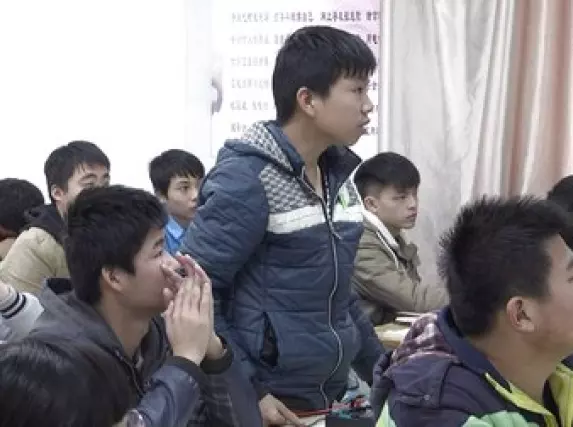 公开课-电子技术应用-黄峰扬-四色环电阻器的识读