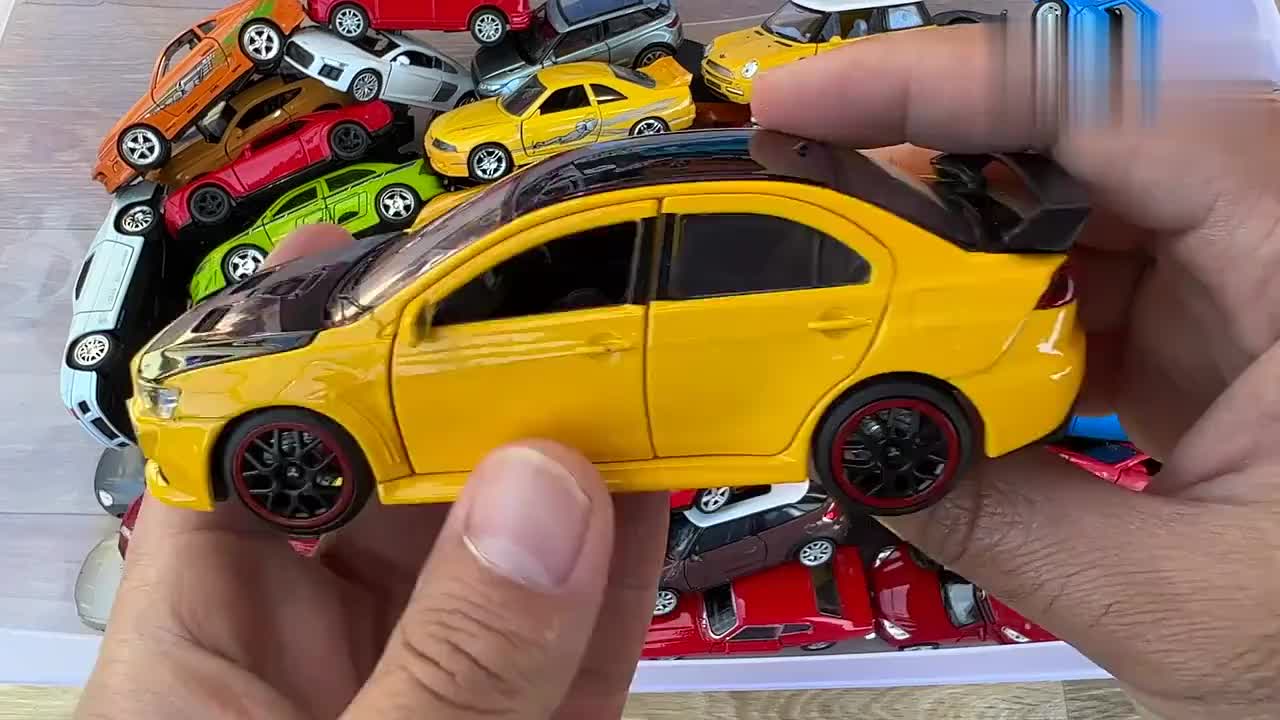 迷你轿车和皮卡车玩具介绍
