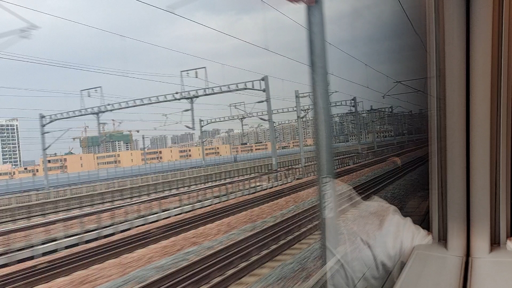 2023-07-02 G3294次(泸州—上海虹桥)郑州东站26站台26道出站,下...