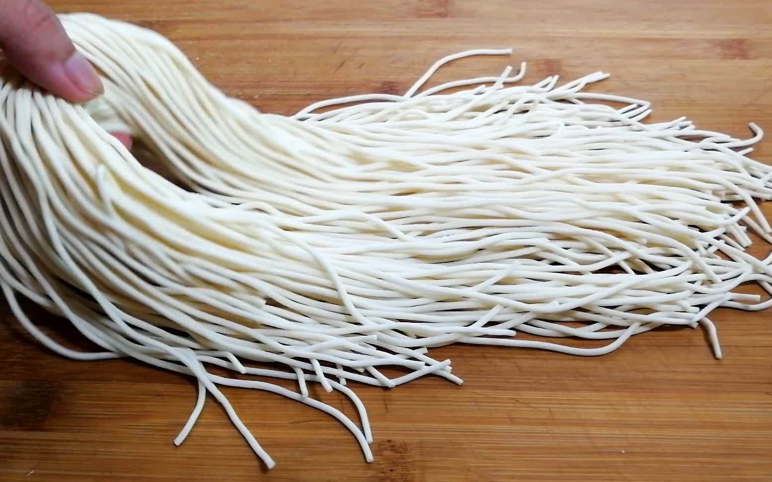 面条简单又好吃的做法,5分钟就搞定,比炸酱面还好吃,太香了