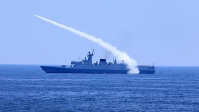 为啥现代军舰,仍然装有舰炮,不是都用导弹吗?
